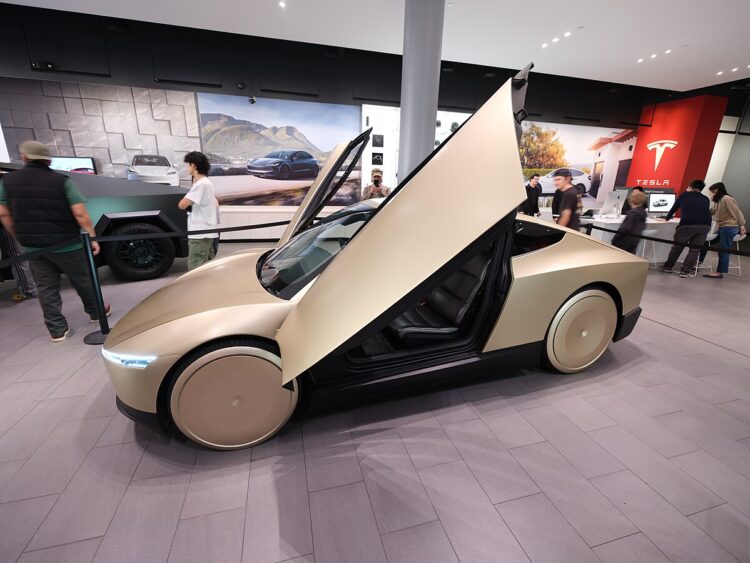 Tesla Plans Teleoperations Team Ahead of 2025 Cybercab and Robot Launch