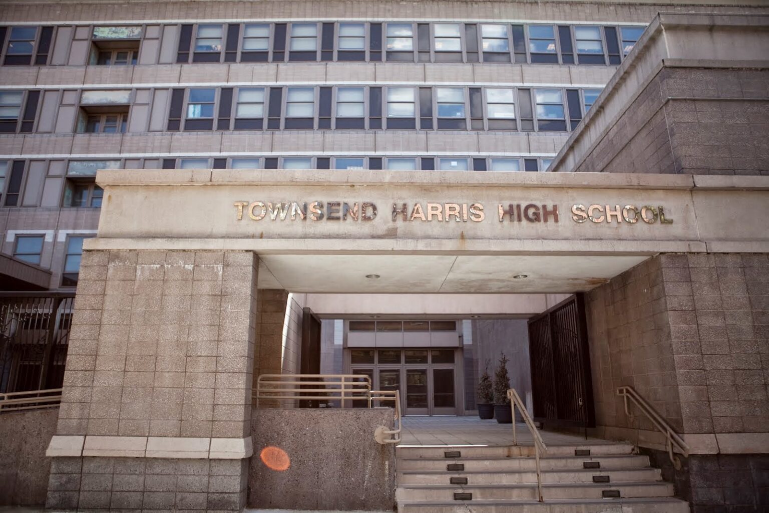 NYC High School Goes Pen-and-Paper to Curb ChatGPT Cheating